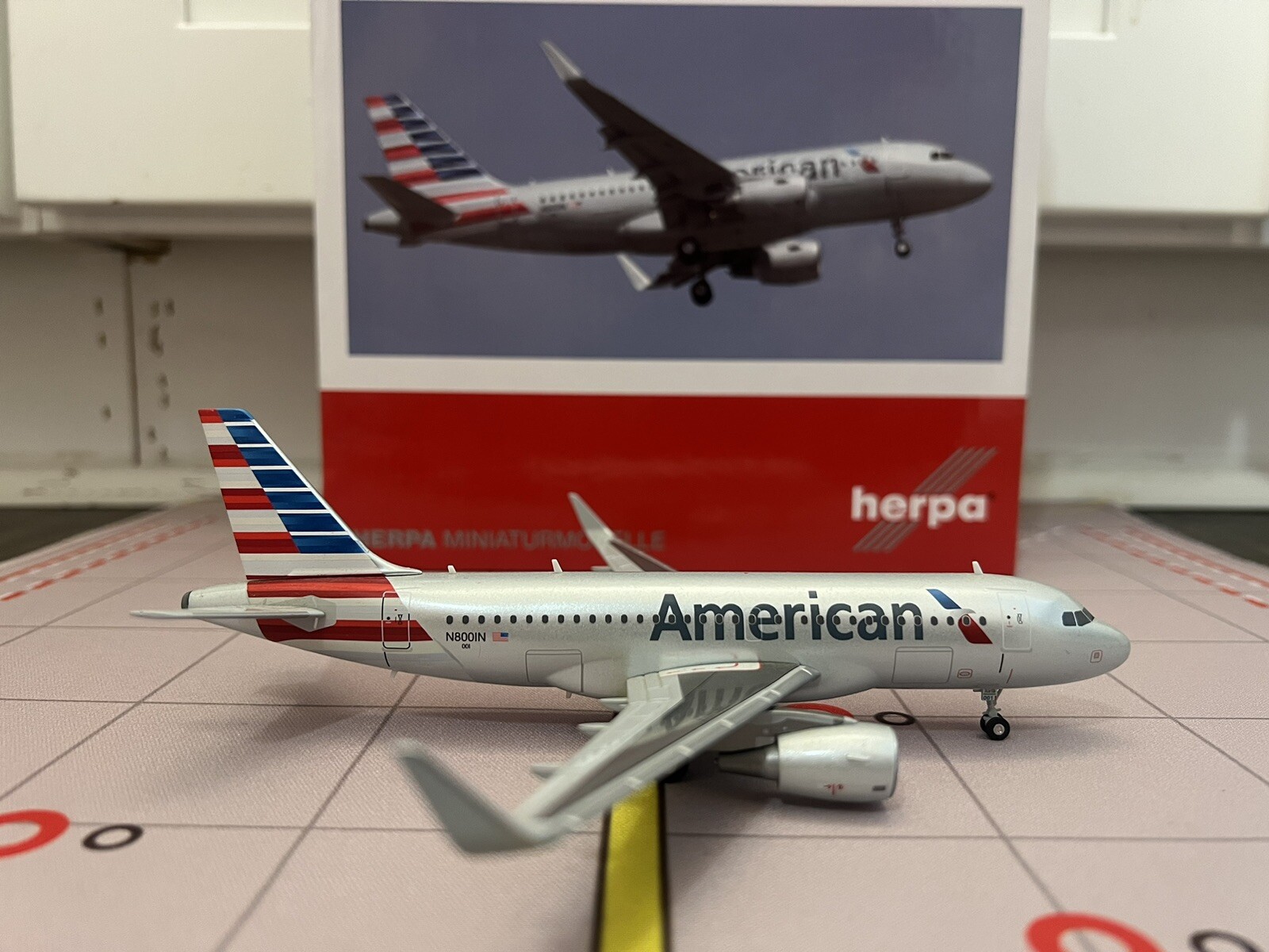 Airbus A319 N8001N American Herpa 1/200 | eBay