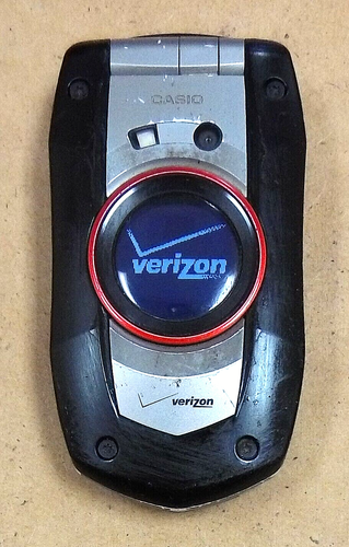 Casio Gz'One Boulder C711 - Black and Silver ( Verizon ) Very Rare Flip ...