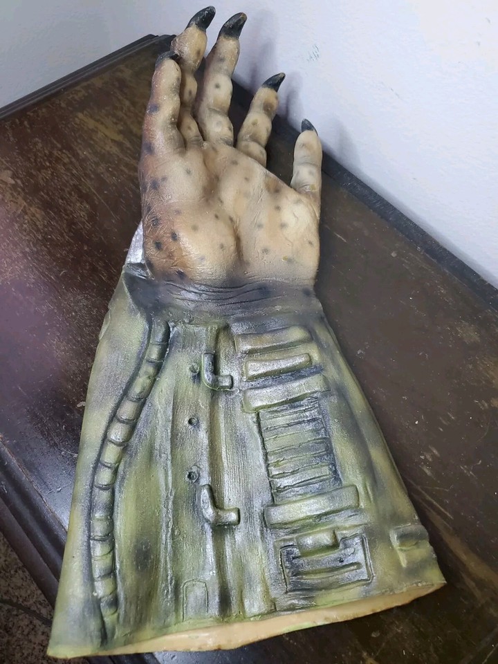 Vintage 2004 Alien Vs Predator Requiem Deluxe Full Head Halloween Mask ...