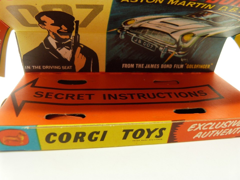 Corgi 261 James Bond 007 's Aston Martin DB5 A Very Nice Original ...