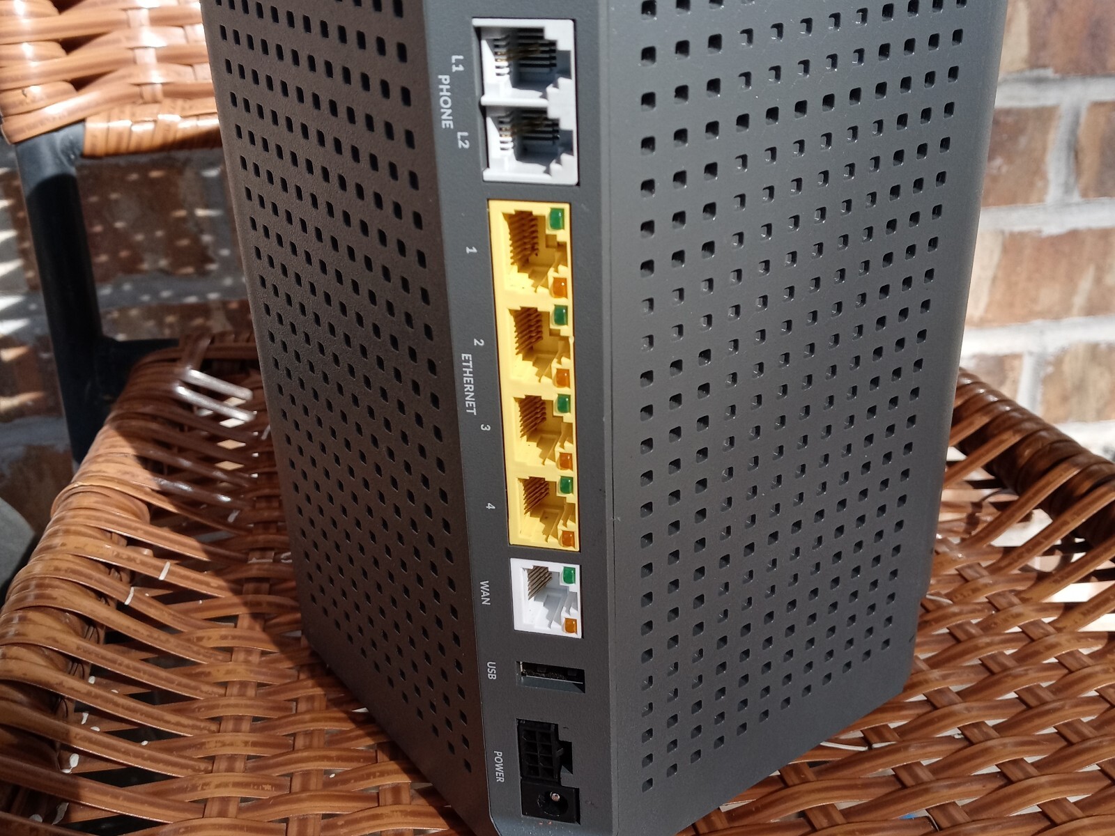 Calix GigaSpire GS4220E 100-05413 BarleyUsed. Works Great. Still in box ...