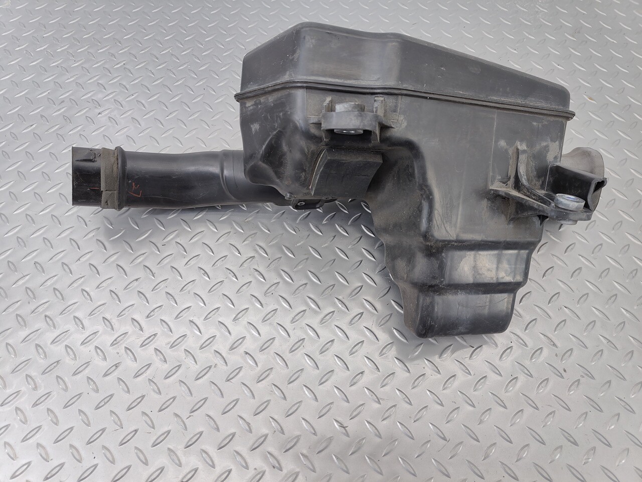 P10547 2010-2015 Toyota Prius Air Intake Inlet Cleaner Resonator Tube ...