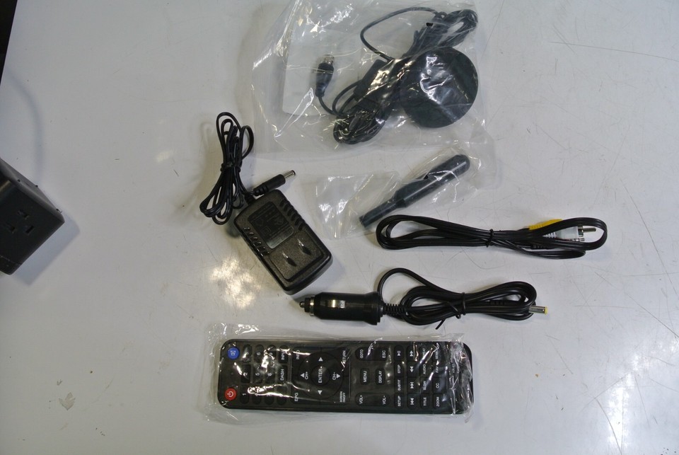 Trexonic Portable TR-D125 12.5” TV + DVD Player Swivel TFT LED Screen ...