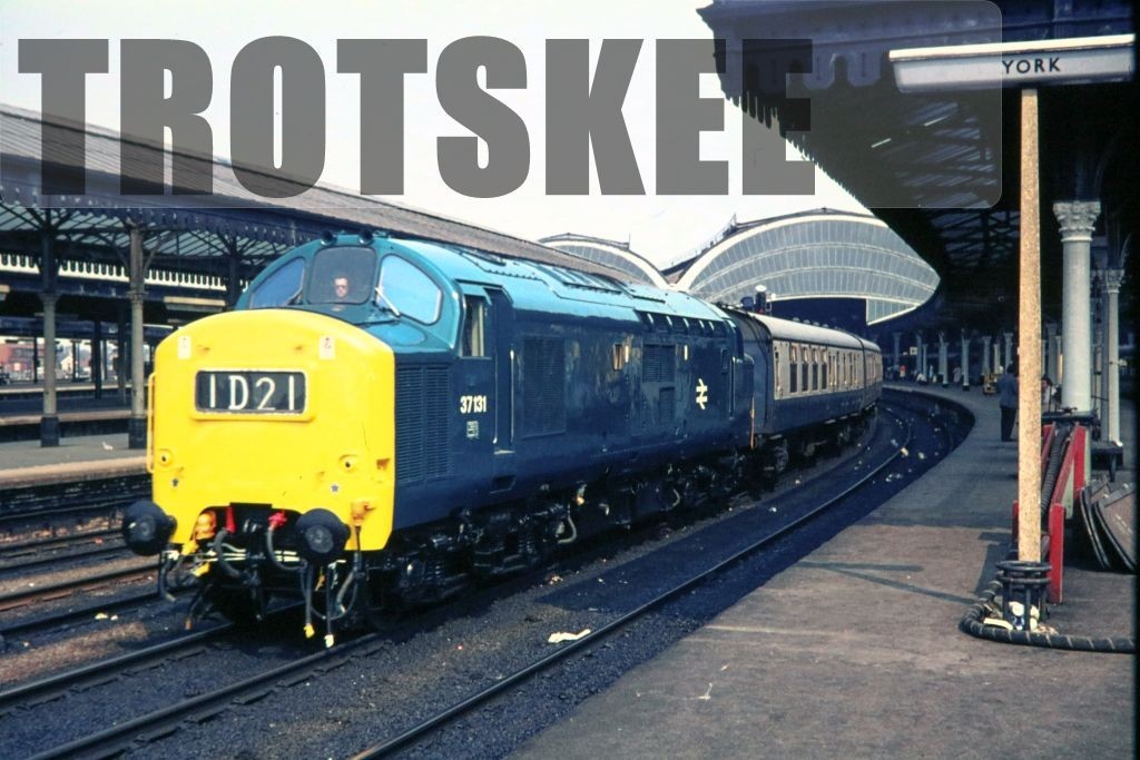 35mm Slide BR British Railways Diesel Loco Class 37 37131 York 1975 ...