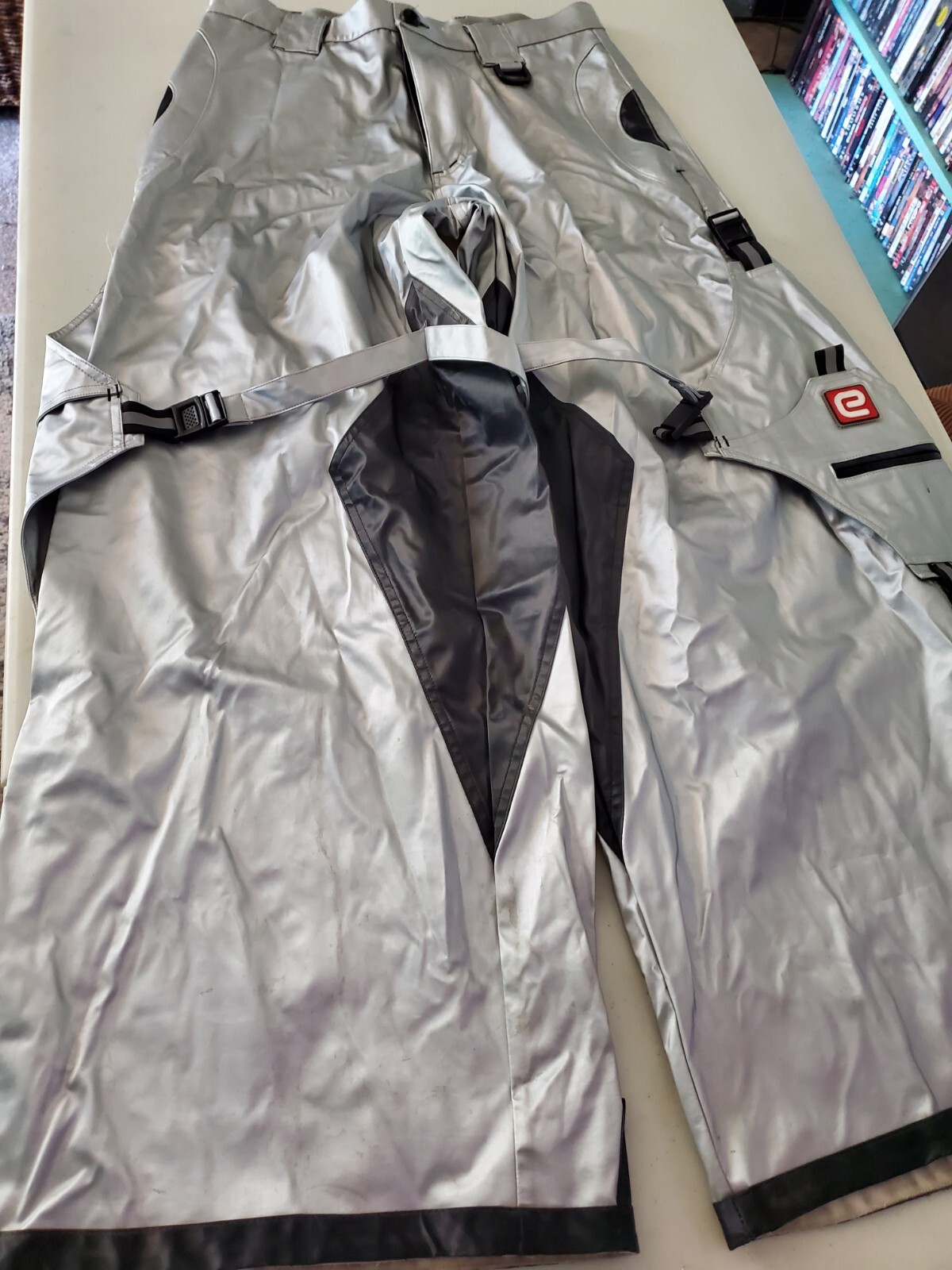 Altered Mind men's pants size 32 (32 x 32) silver pol… - Gem