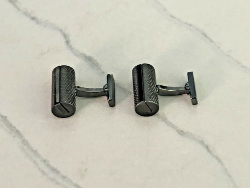 Kenneth Cole New York Gunmetal Grey Bar Cufflinks-Embossed Pattern-Nice ...