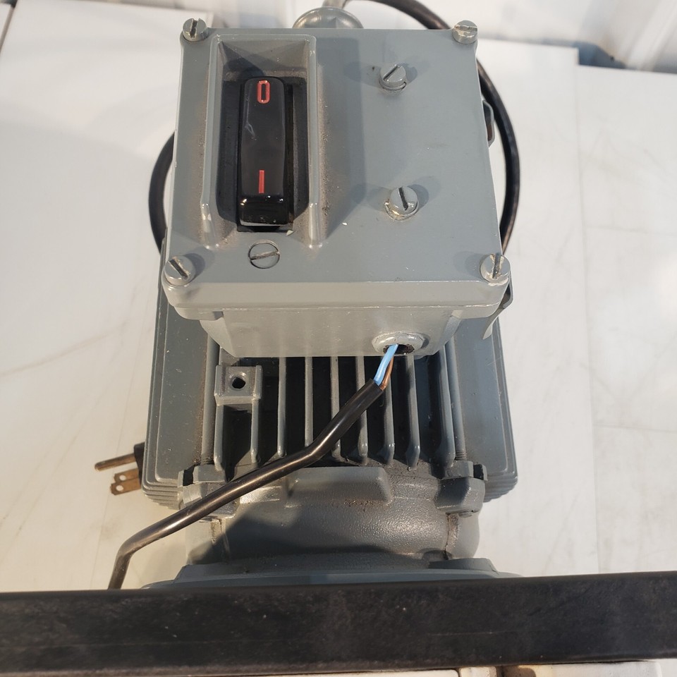 Leybold Trivac D4B Vacuum Pump Pulls 20 mTorr, KF16 Inlet/Exhaust, 240 ...