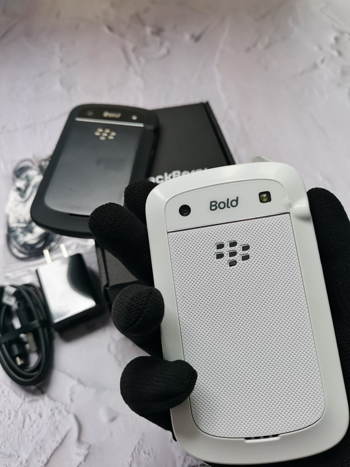 Excellent BlackBerry Bold Touch 9900 8GB Unlocked Keyboard Smart Phone ...