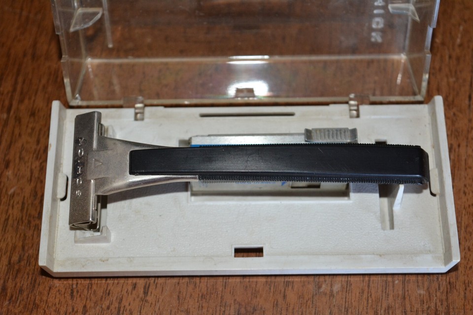 VTG SCHICK Injector Safety Razor Black Ribbed Handle M47 White Case ...