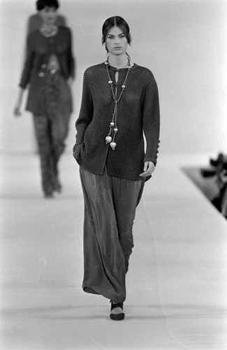 Meghan Douglas model in a Oscar de la Renta fashion show 1993 Old Photo ...
