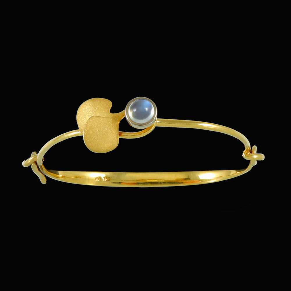 Gail Spence. 18k Gold Bangle with Moonstone. | eBay
