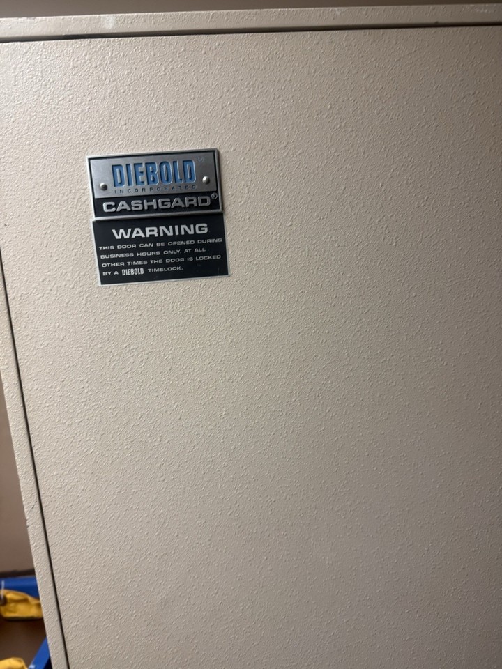 I have a Diebold cash guard safe with high security. It’s a TL30. Pick ...