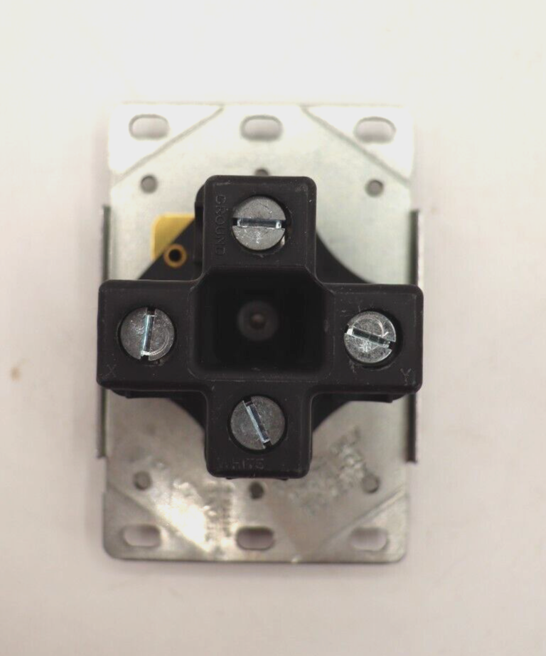 EATON dryer receptacle, Model 1257, 30A, 125/250V, 3-Pole, 4-Wire ...