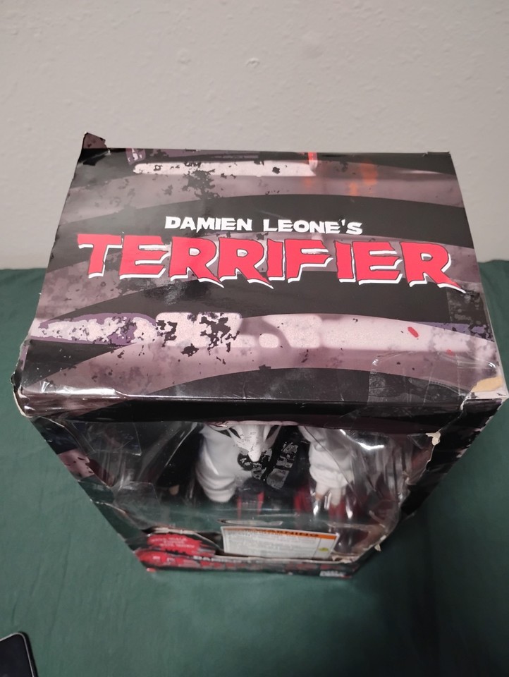 Terrifier Mezco Designer Series Art the Clown MDS Mega Doll with Sound ...