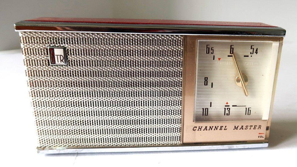 Vtg Red CHANNEL MASTER Deluxe TR Transistor Radio w/ Leather Case ...