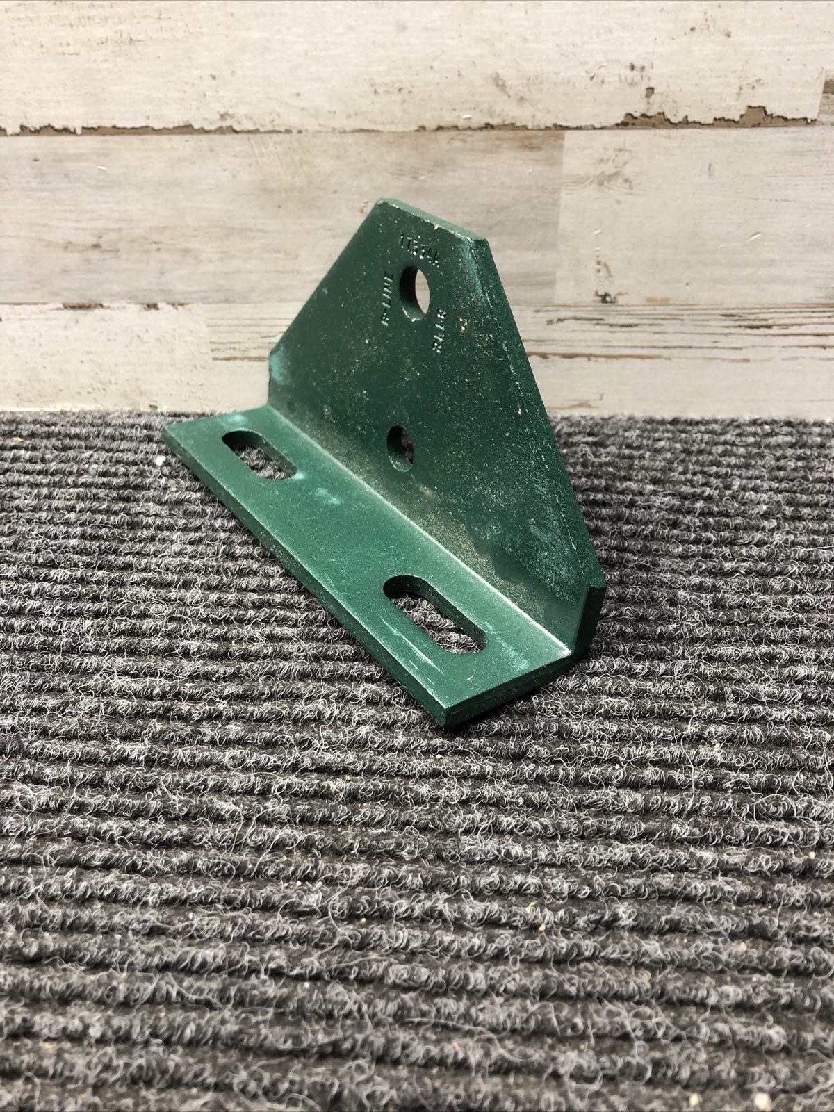 (1) NOS Eaton B-LINE Cooper 4H ADJ Aagle Bracket B112GRN | eBay