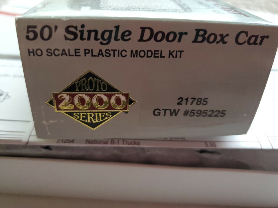 HO SCALE PROTO 2000 SERIES ITEM#21785 50’ SINGLE DOOR BOX CAR KIT ROAD ...