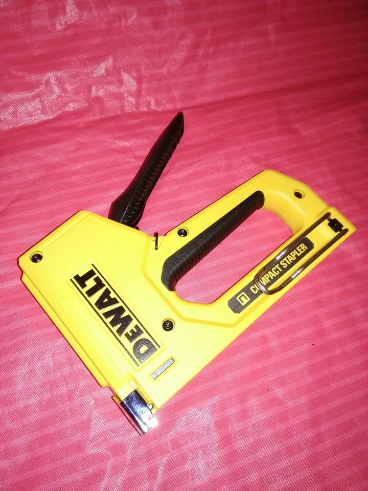 DEWALT 700 SERIES, DWHTTR130LH, COMPACT STAPLER. | eBay