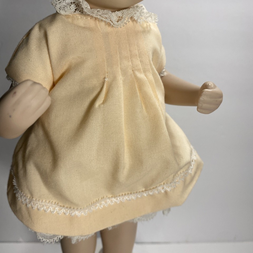 Balliol 1999 Porcelain Little Orphan Annie Doll Collectible With Stand ...