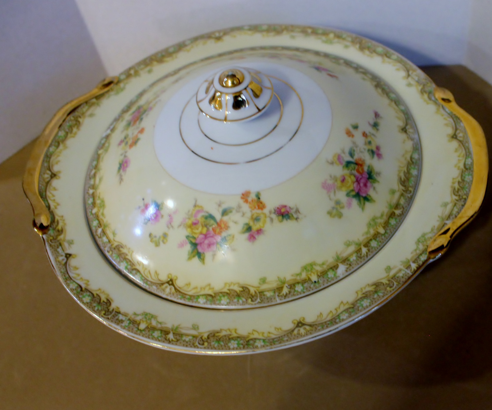 ESCO CHINA Japan Tan Green Border Floral Spray Lidded Serving Bowl 9 3/ ...