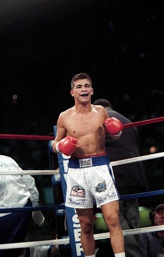 Arturo Gatti Looks On Against Gabriel Ruelas Old Boxing Photo | eBay