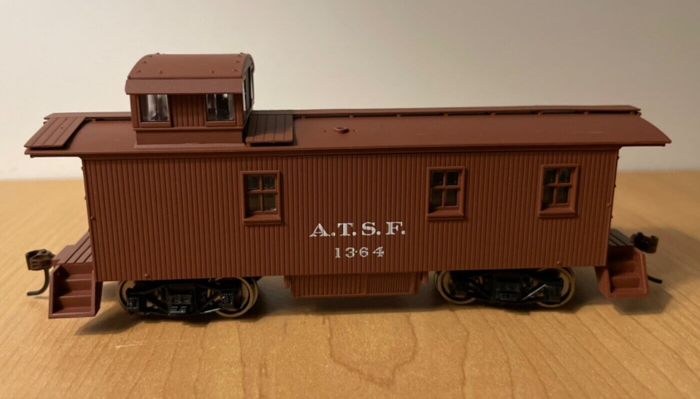 614 - HO Scale Walthers Gold Line ATSF Caboose #932-7582 | eBay