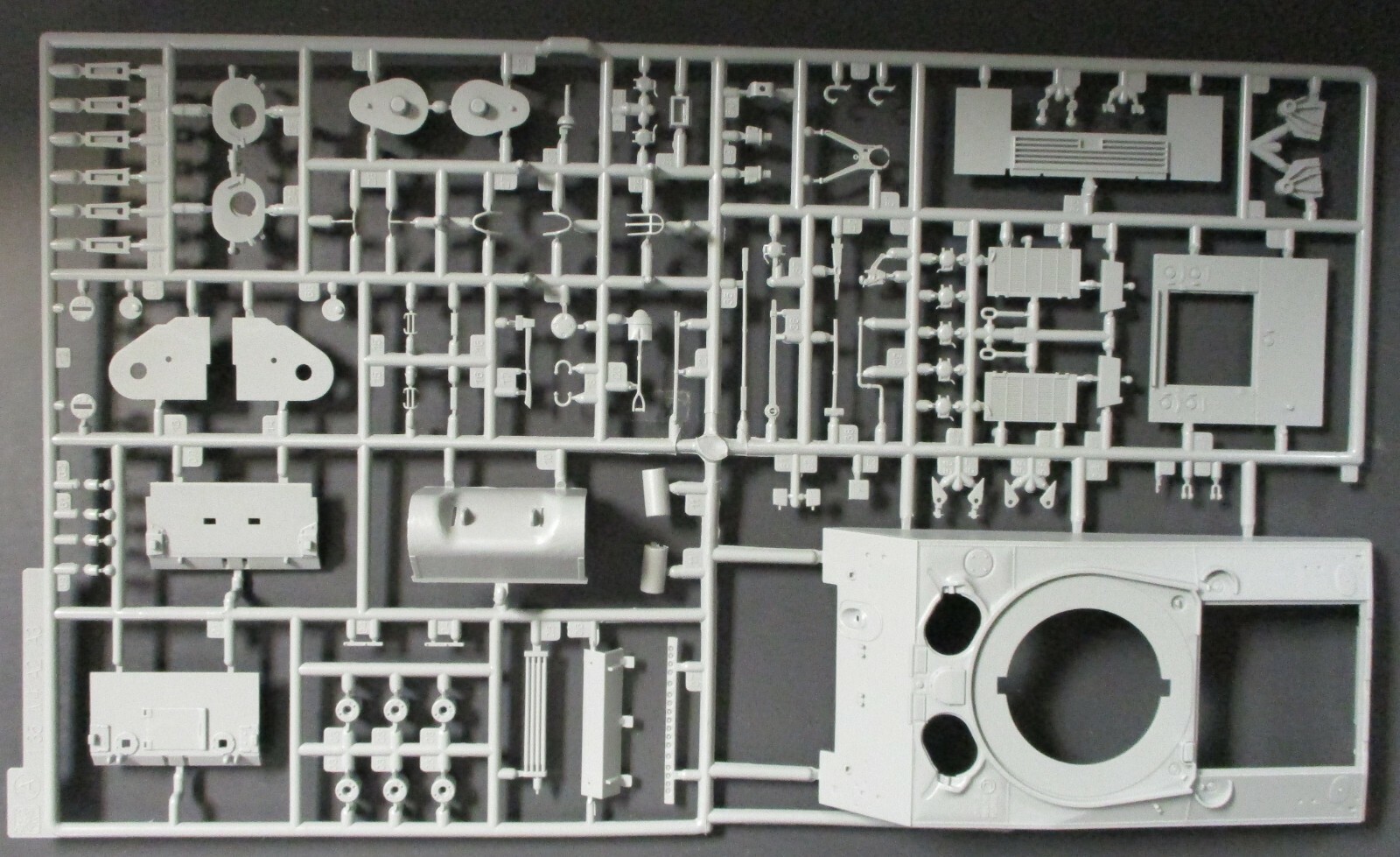 DRAGON 1/35 Scale Sherman M4A3(76)W - Parts Tree A from Kit No. 6325 | eBay