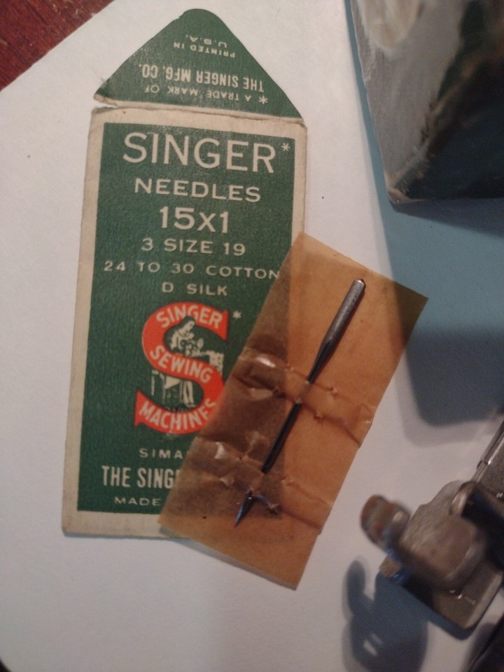 Vintage Singer ATTACHMENTS & BOX 120360 LOW SHANK 99 66 201 15 221 ...