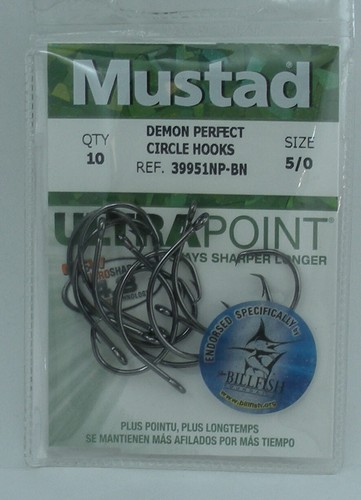 Mustad 39951NPBN-5/0 Démon Parfait Ultra Point Cercle Crochet Black10CT ...