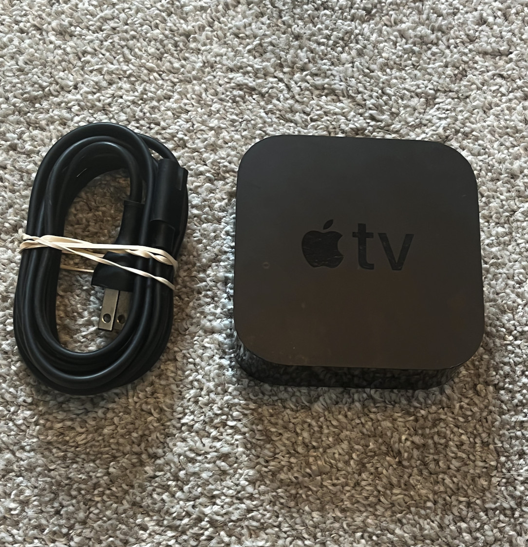 Apple TV (4th Generation) HD Media Streamer -- A1625 -- Fully Functional!