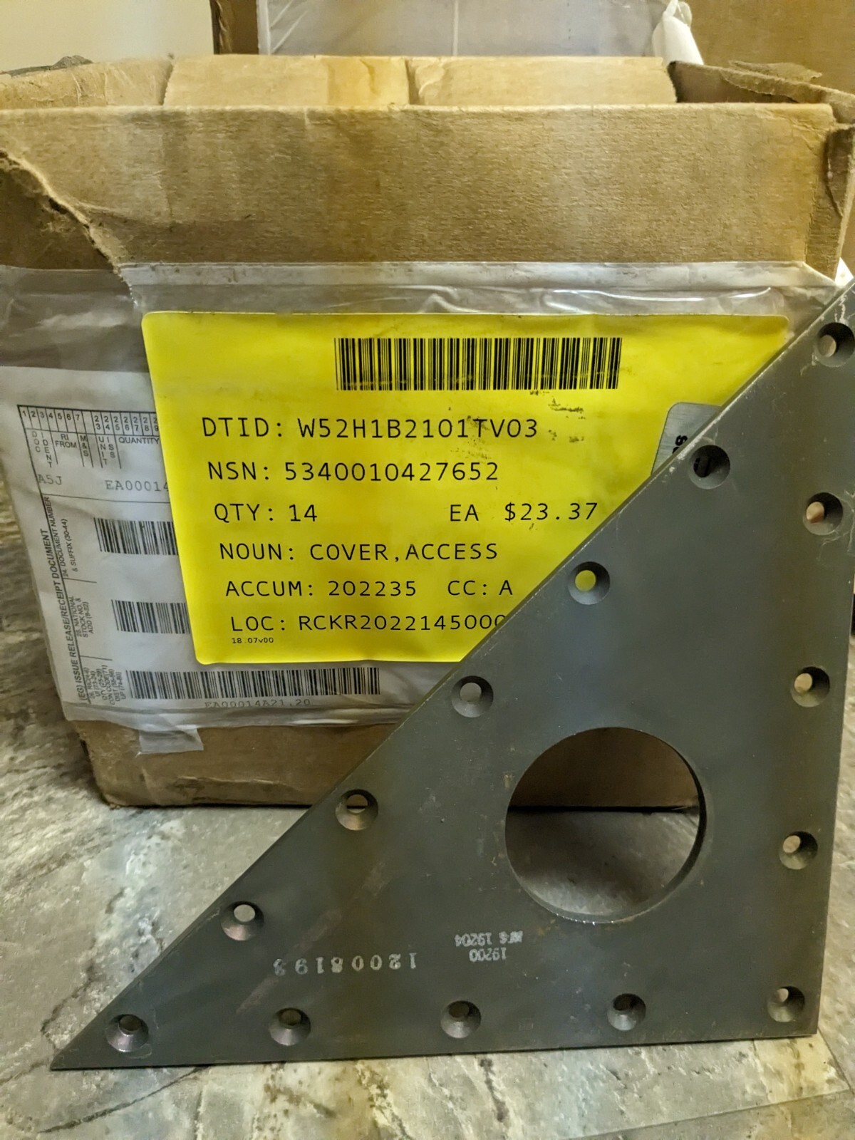 COVER, ACCESS TRIANGULAR NSN 5340-01-042-7652 | eBay