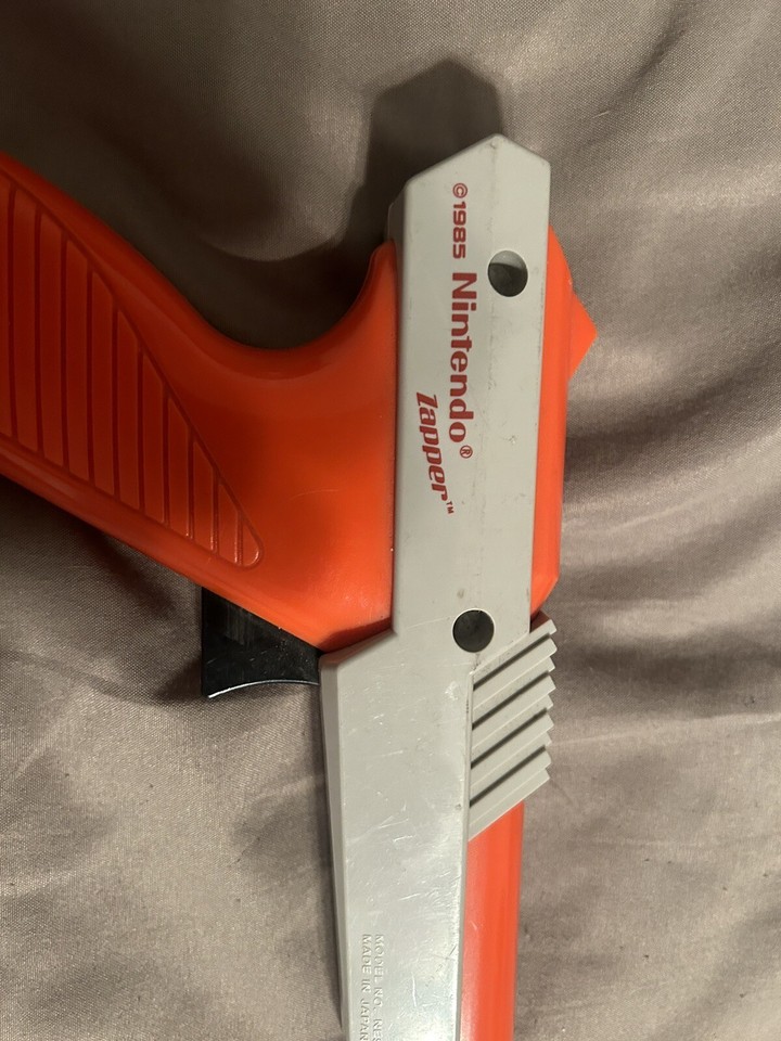Original 1985 Orange Nintendo NES Zapper Duck Hunt Gun NES-005 OEM ...