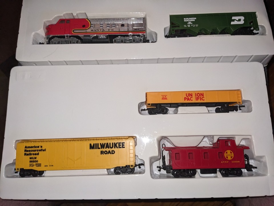 Lot BACHMANN HO train 5 Cars LOCOMOTIVE Power Santa Fe 307 Silver ...