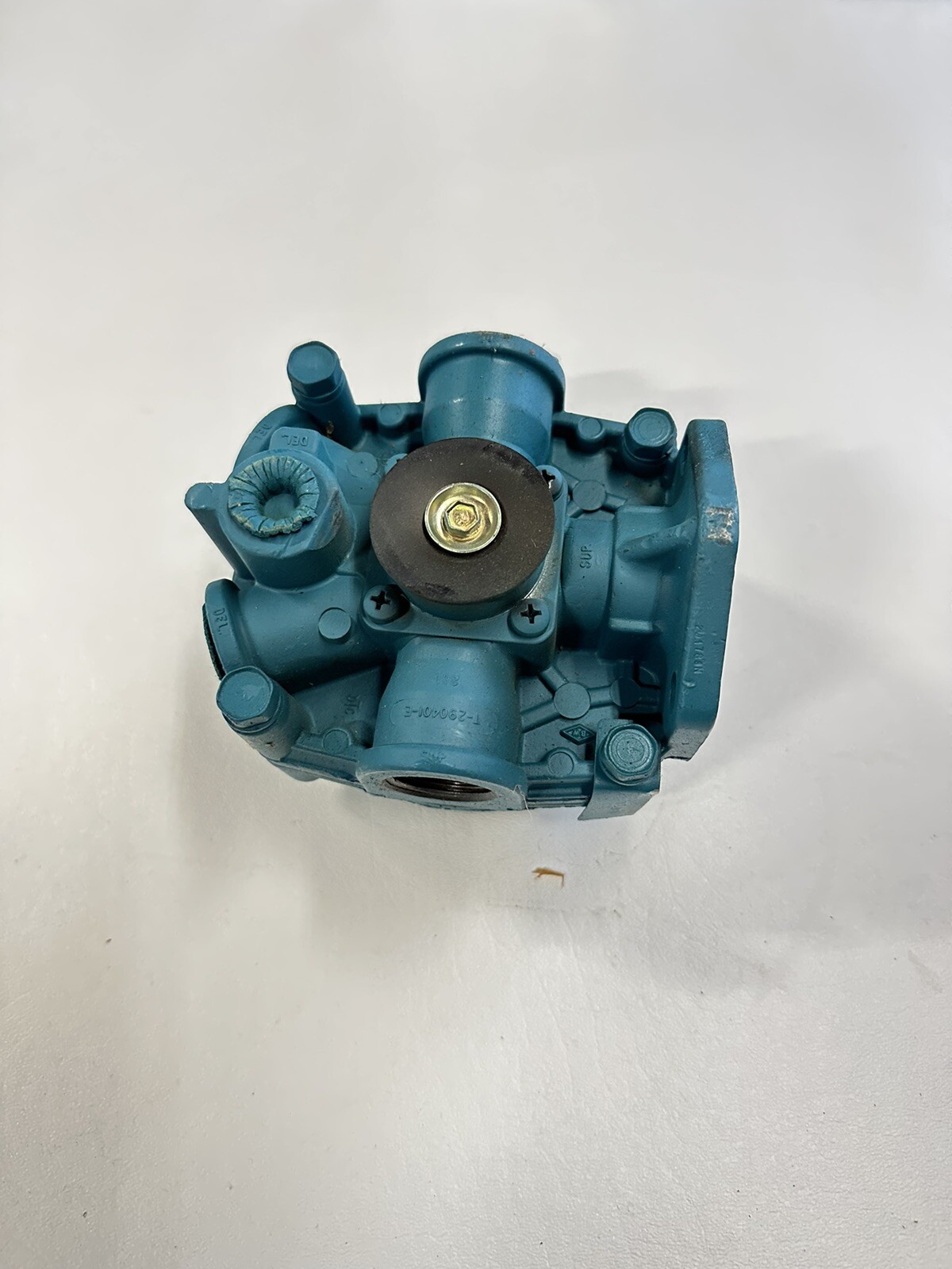 Bendix R8 Relay Valve 286370 for sale online | eBay