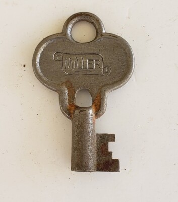1900-1950 - Antique Steamer Trunk Keys