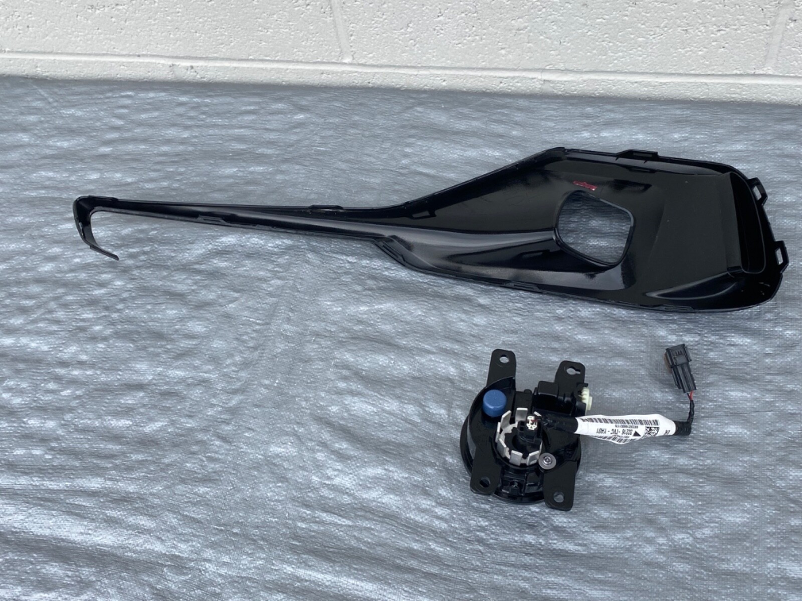 2021 Honda Accord Sport passenger side fog light bezel 71102-TVA-F100 ...