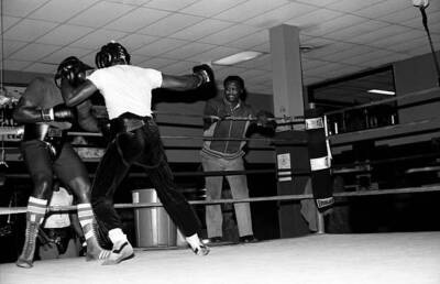 Marvis Frazier Trains As His Father Joe Frazier Watches BOXER BOXING ...