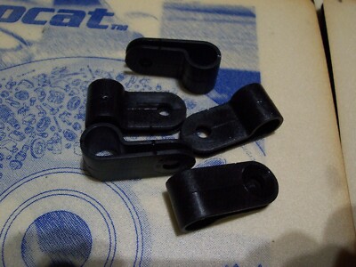 5 New Genuine Ford Plastic P Clips Escort Capri Cortina Fiesta Sierra ...