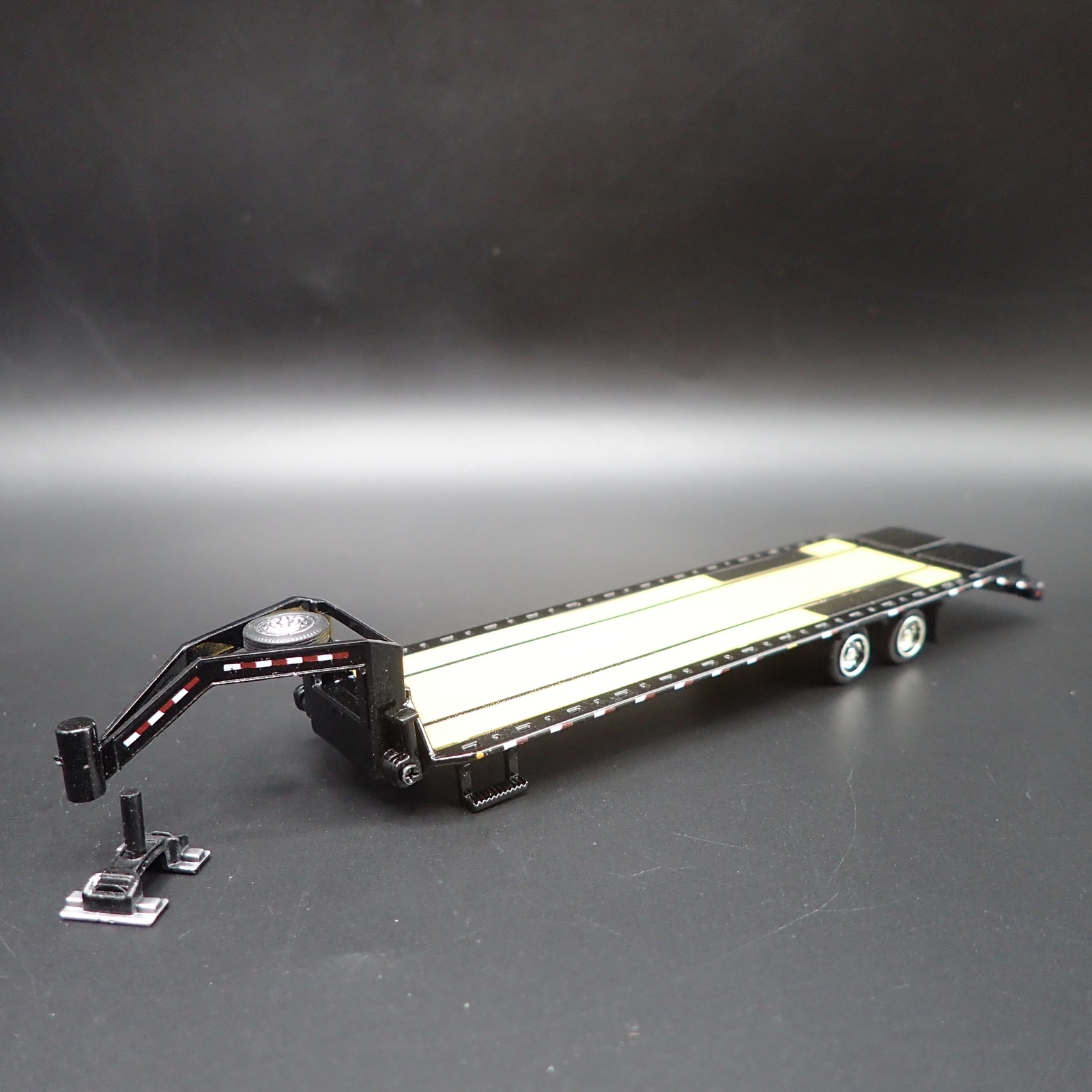 GOOSENECK FLATBED TRAILER w LOADING RAMP, HITCH 1:64 SCALE DIORAMA ...