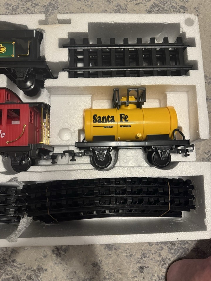NEW EZTEC Santa Fe Express 40PC Wireless Remote Control "G" Gauge Train ...