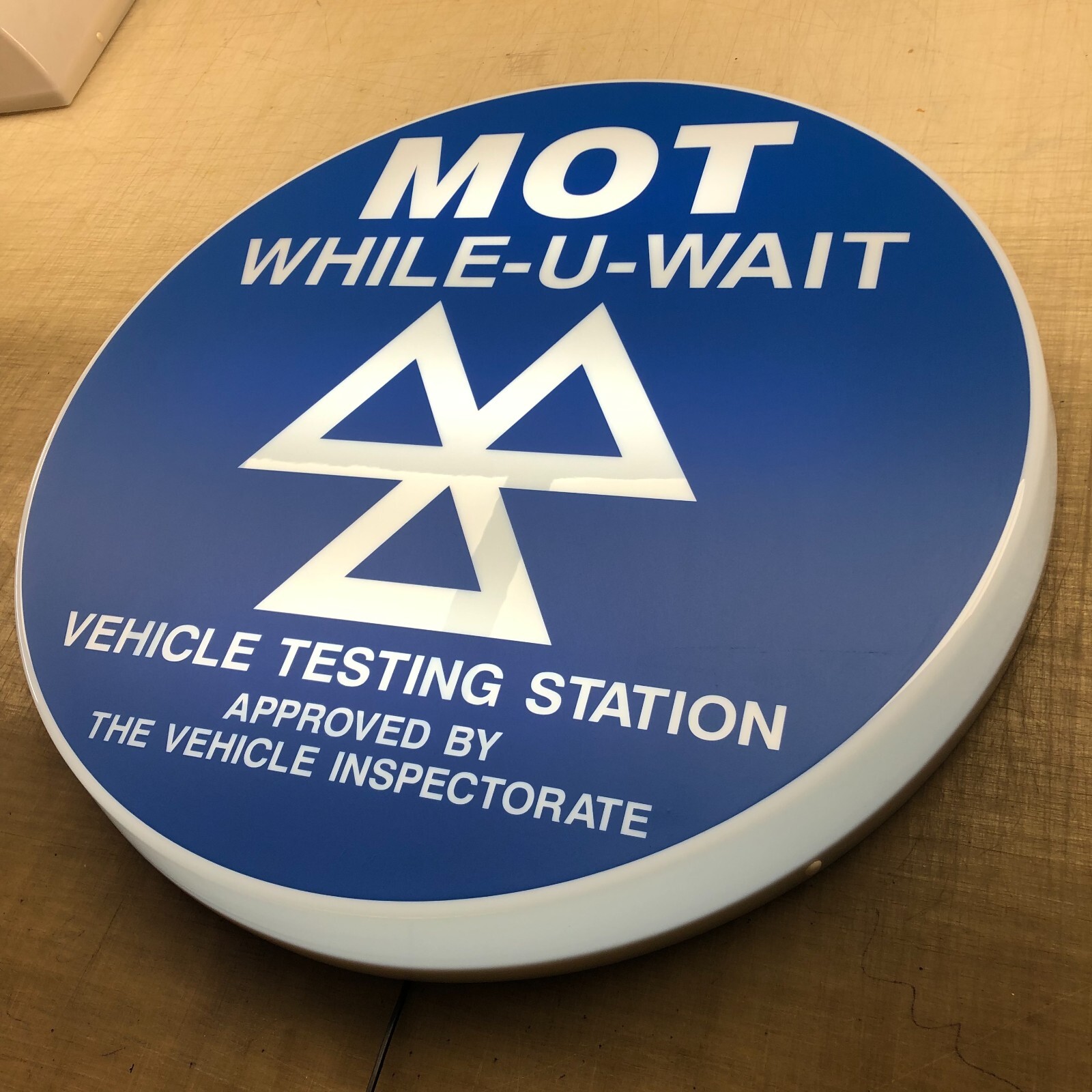 MOT TESTING STATION illuminated wall sign led light box Pub sign man ...