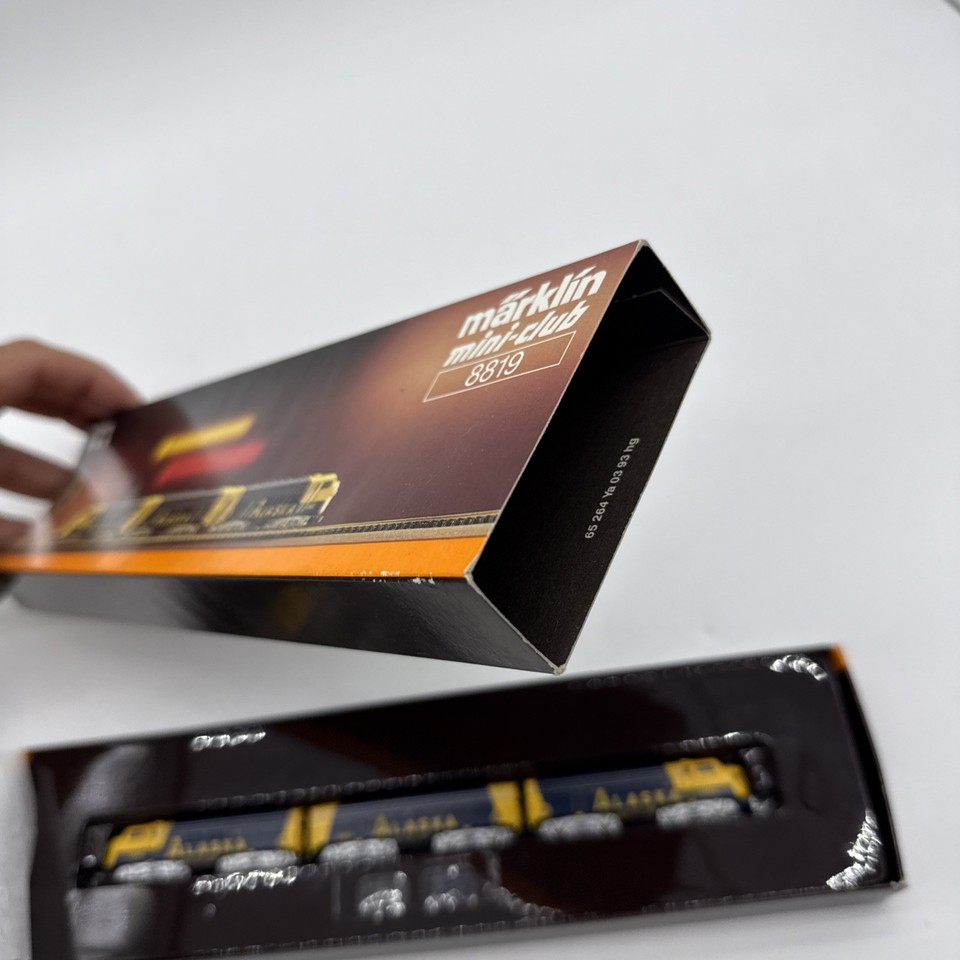 New Marklin 8819 Z Scale Alaska Railroad EMD F7 A-B-A Diesel Loco Set ...