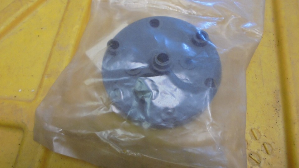 3 Cylinder Distributor Cap Seal F14020-1 Chrysler Force Outboard NOS ...