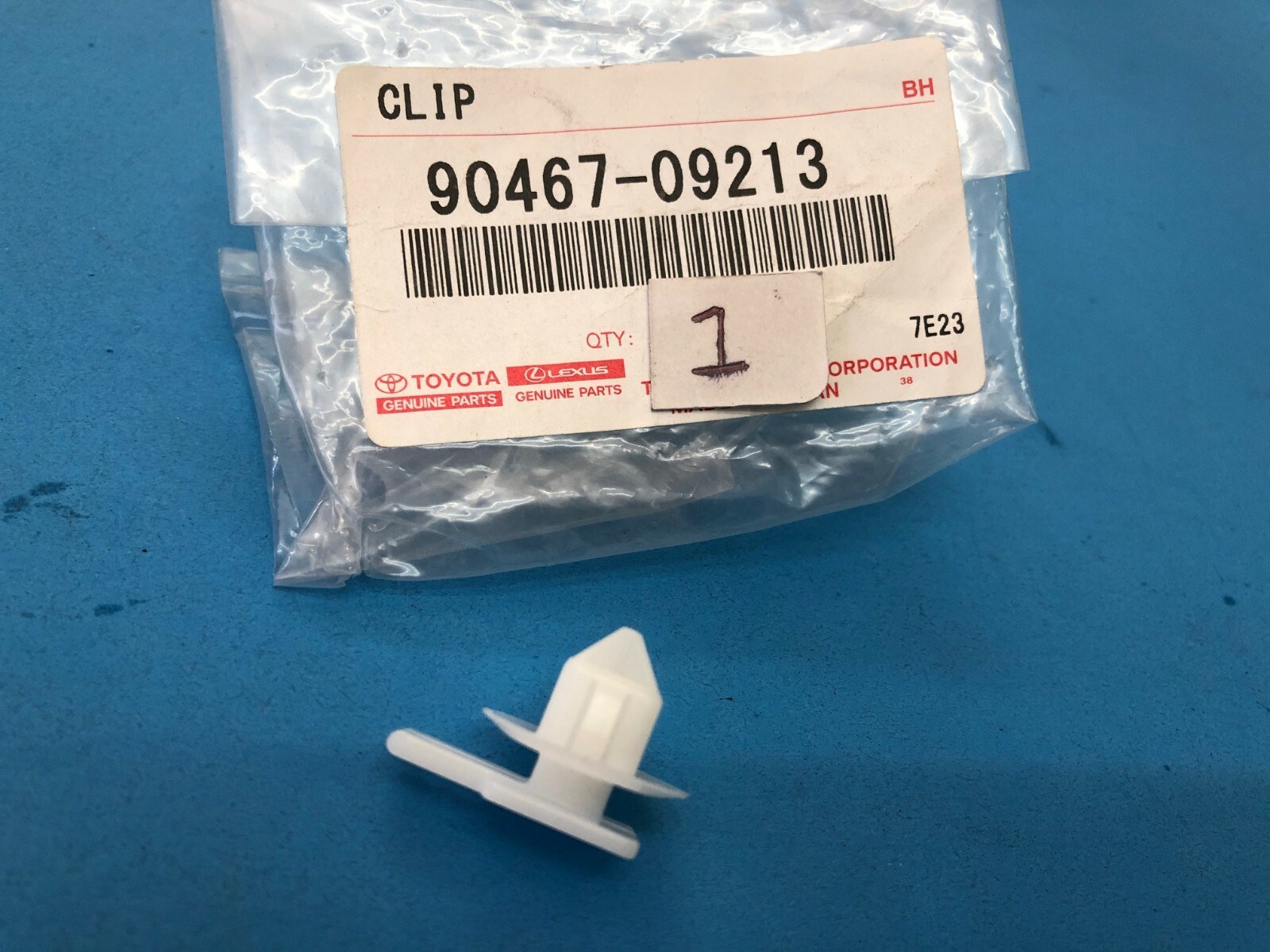 1-Pc Genuine Toyota 9046709213 Rav4 (01-05) Clip Roof Drip Side Mdlg ...