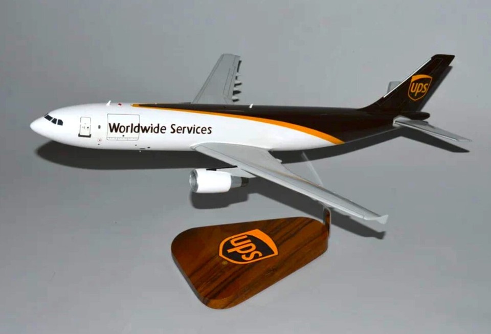 UPS Worldwide Parcel Services Airbus A300F Logo Std Desk Model 1/100 SC ...
