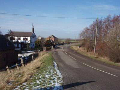 Photo 6x4 Common Drove and Ye Olde Bridge Inn Crowland Looking along ...