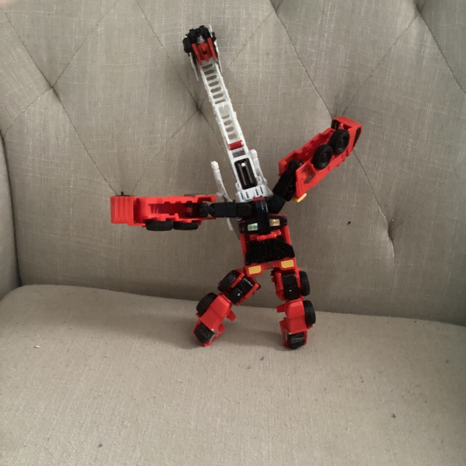 Rare Transformer Fire Truck 2015 hasbro v-29768 Tomy Transformer ...