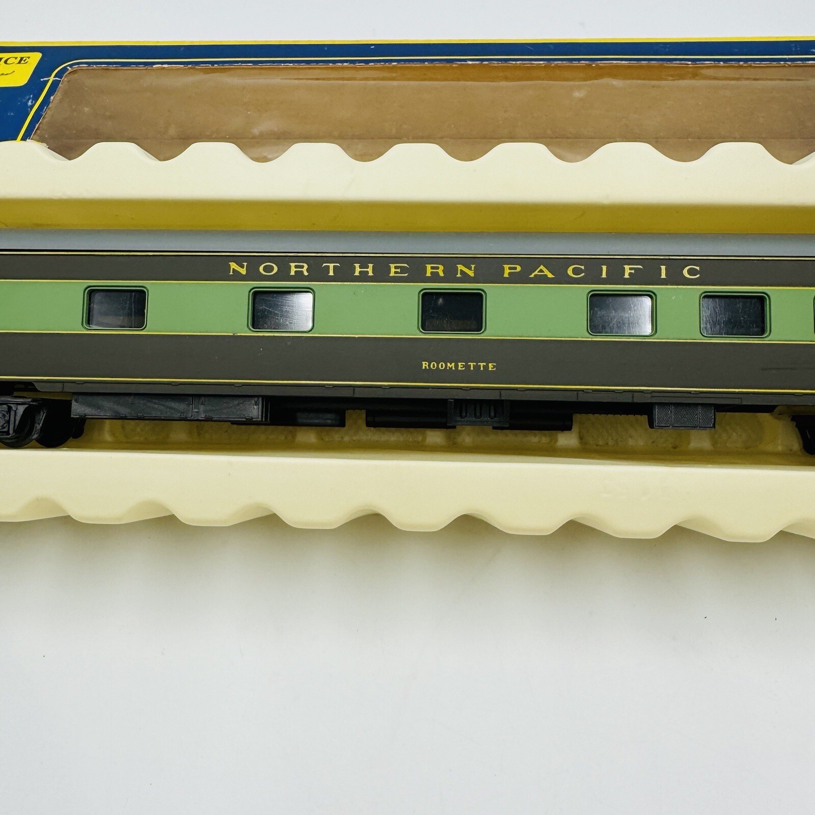 AHM Rivarossi HO 85' Northern Pacific Roomette Pullman 1930 Sleeper Car ...