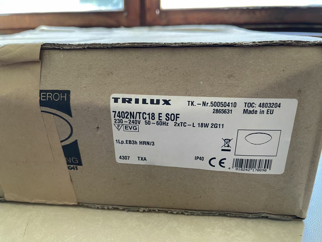 Trilux Deckenleuchte Anbauleuchte 7402N/TC18E #48032004 2G11 18W #13 ...
