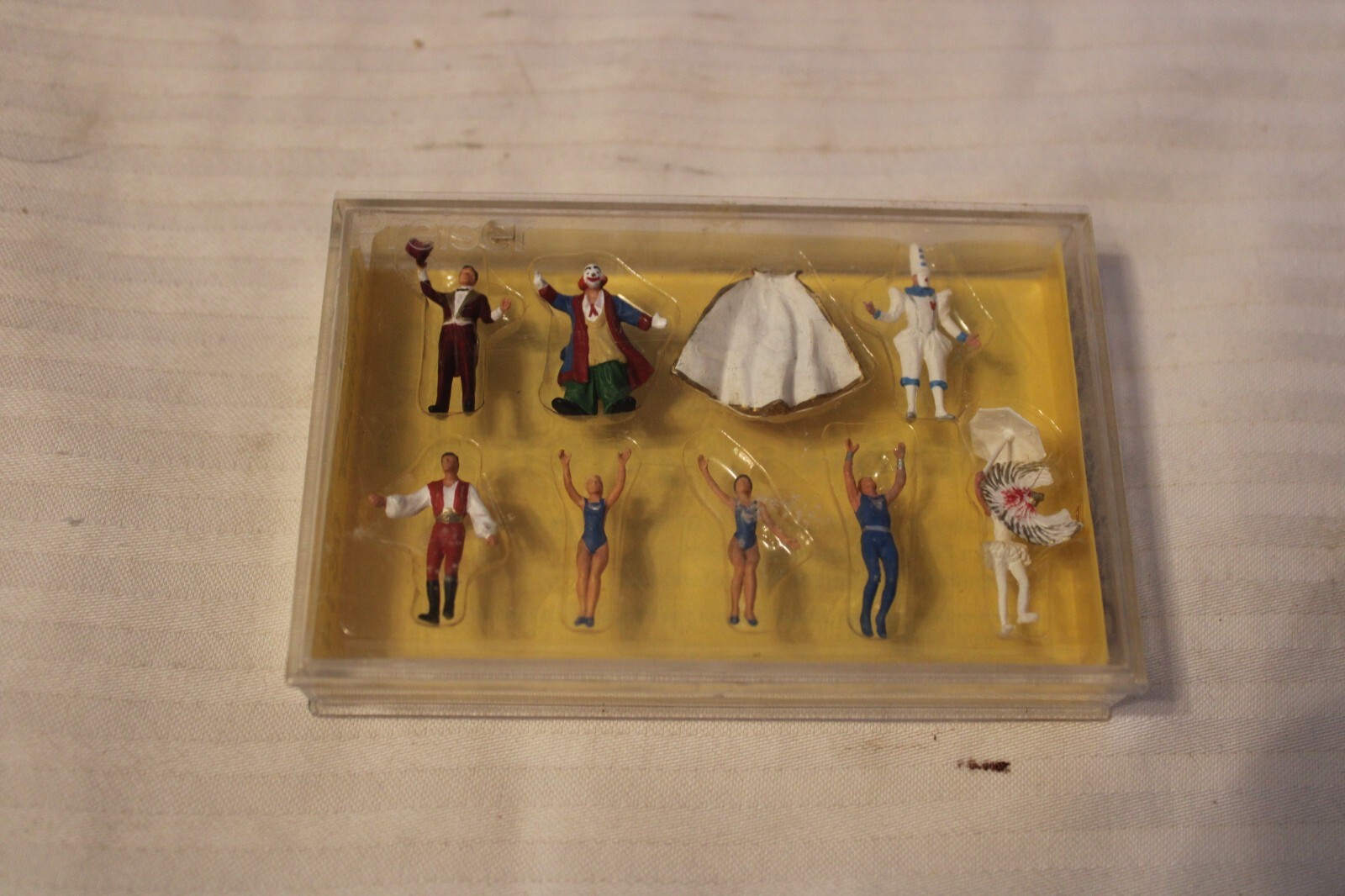 HO Scale Preiser, Set of 8 Circus Performers, Clowns, Trapeze Artist ...